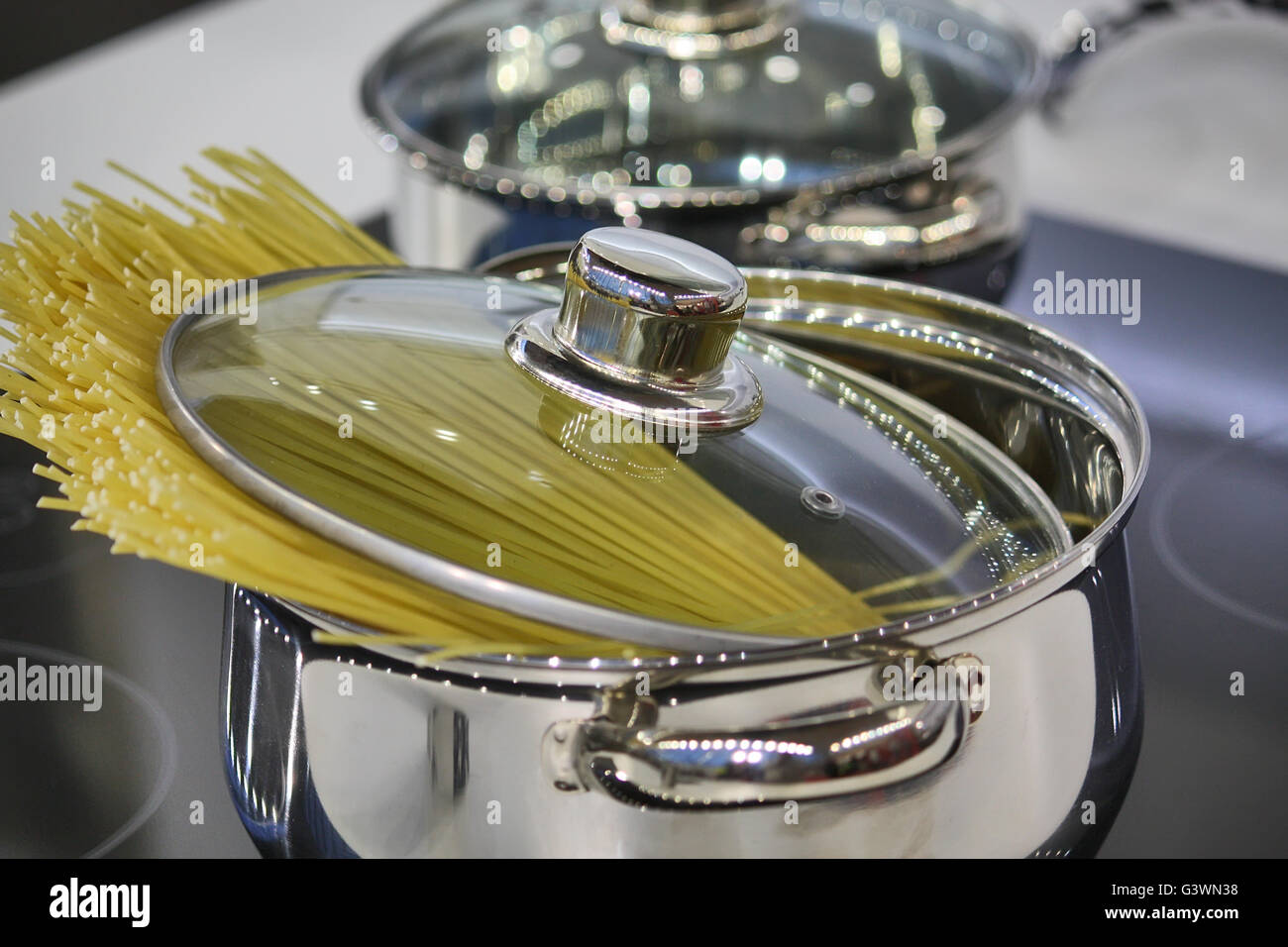 Dried spaghetti detail hi-res stock photography and images - Alamy