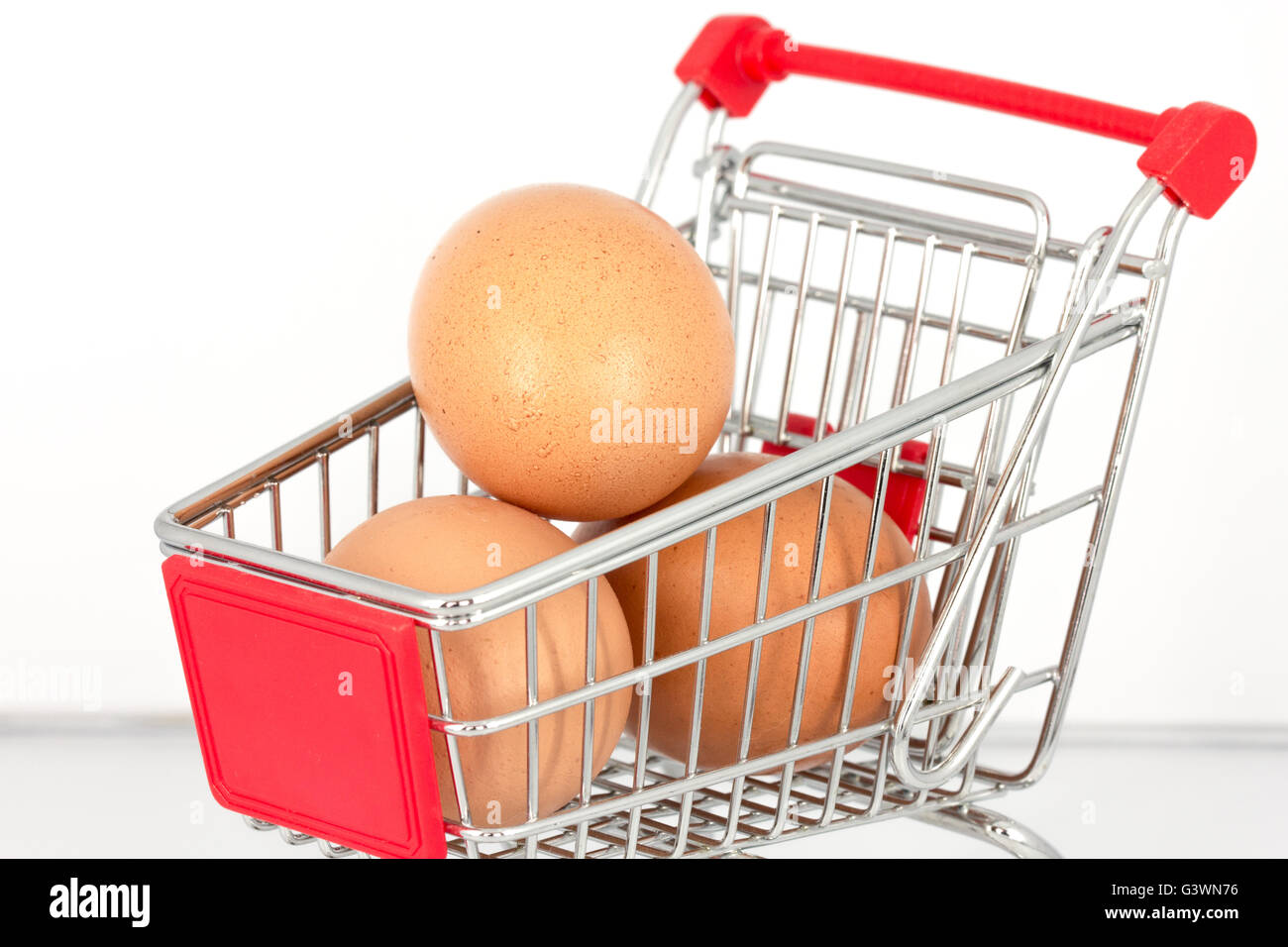 Eggs in the shopping cart Stock Photo - Alamy