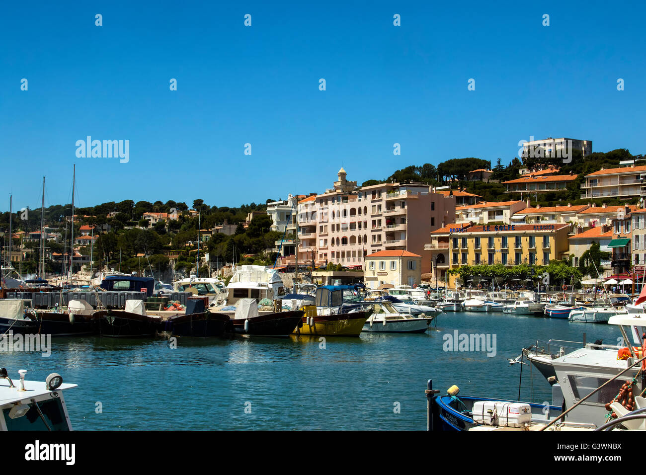 Harbour cassis south france hi-res stock photography and images - Alamy