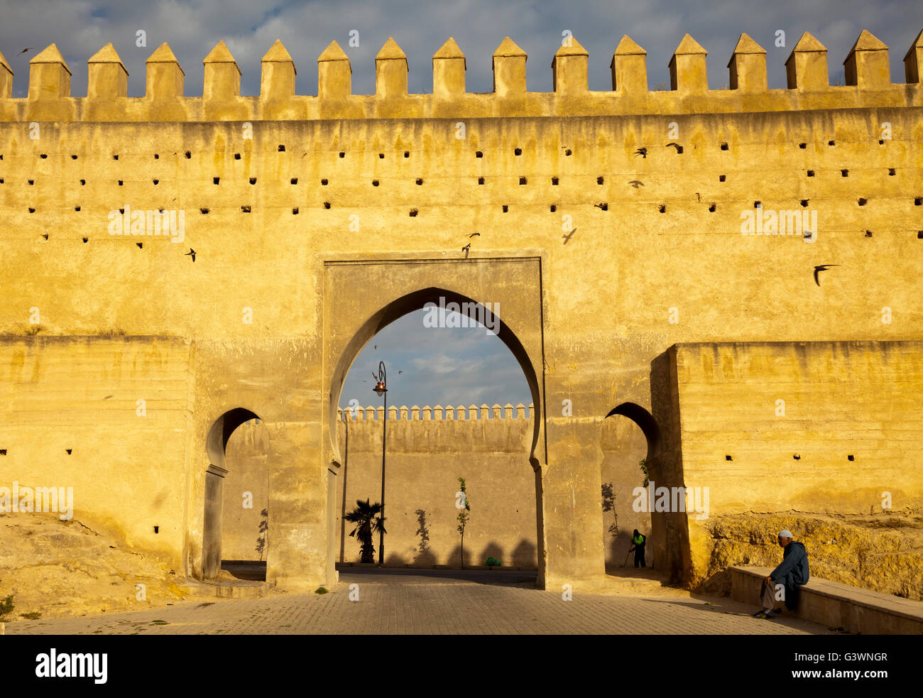 Gate and city walls at sunset in Fez ( Fes Fas ) city, UNESCO heritage ...