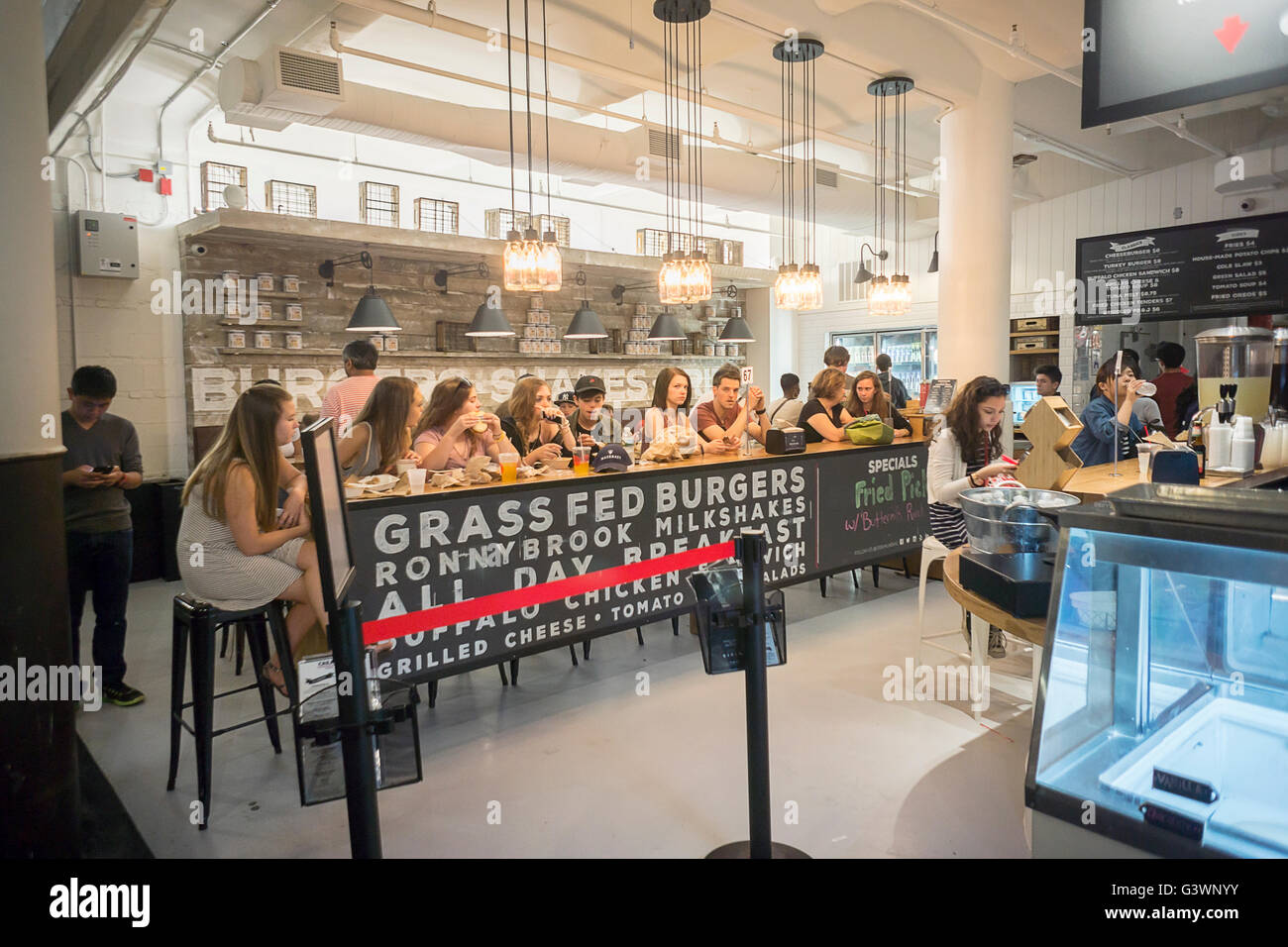 Crowded restaurant in mall new hi-res stock photography and images - Alamy