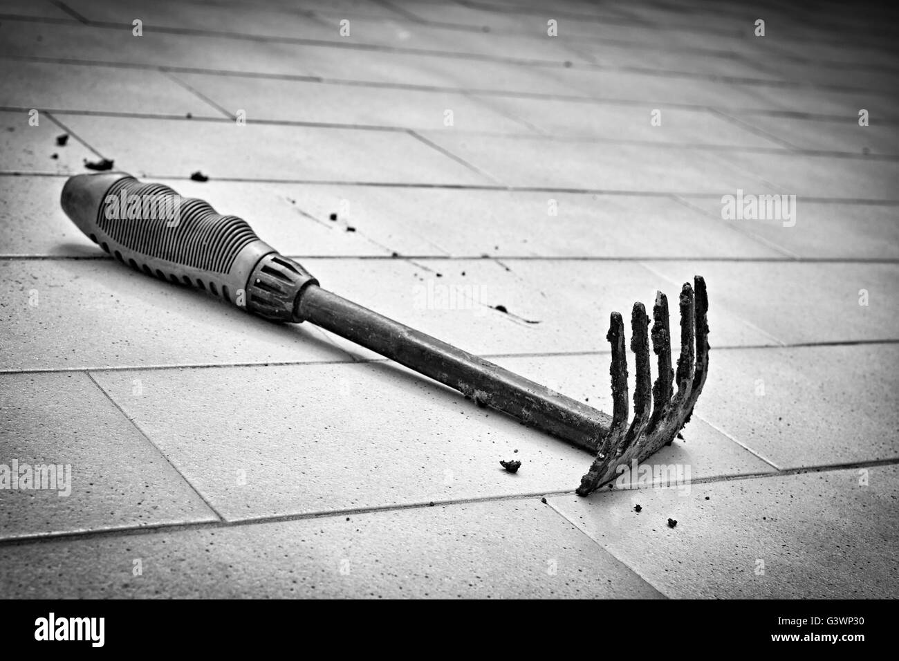 Metal black rake hi-res stock photography and images - Alamy