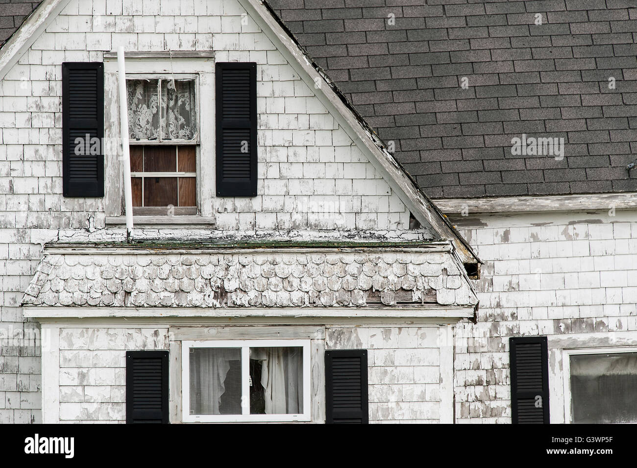 Abandoned house in disrepair, Maine, USA Stock Photo - Alamy