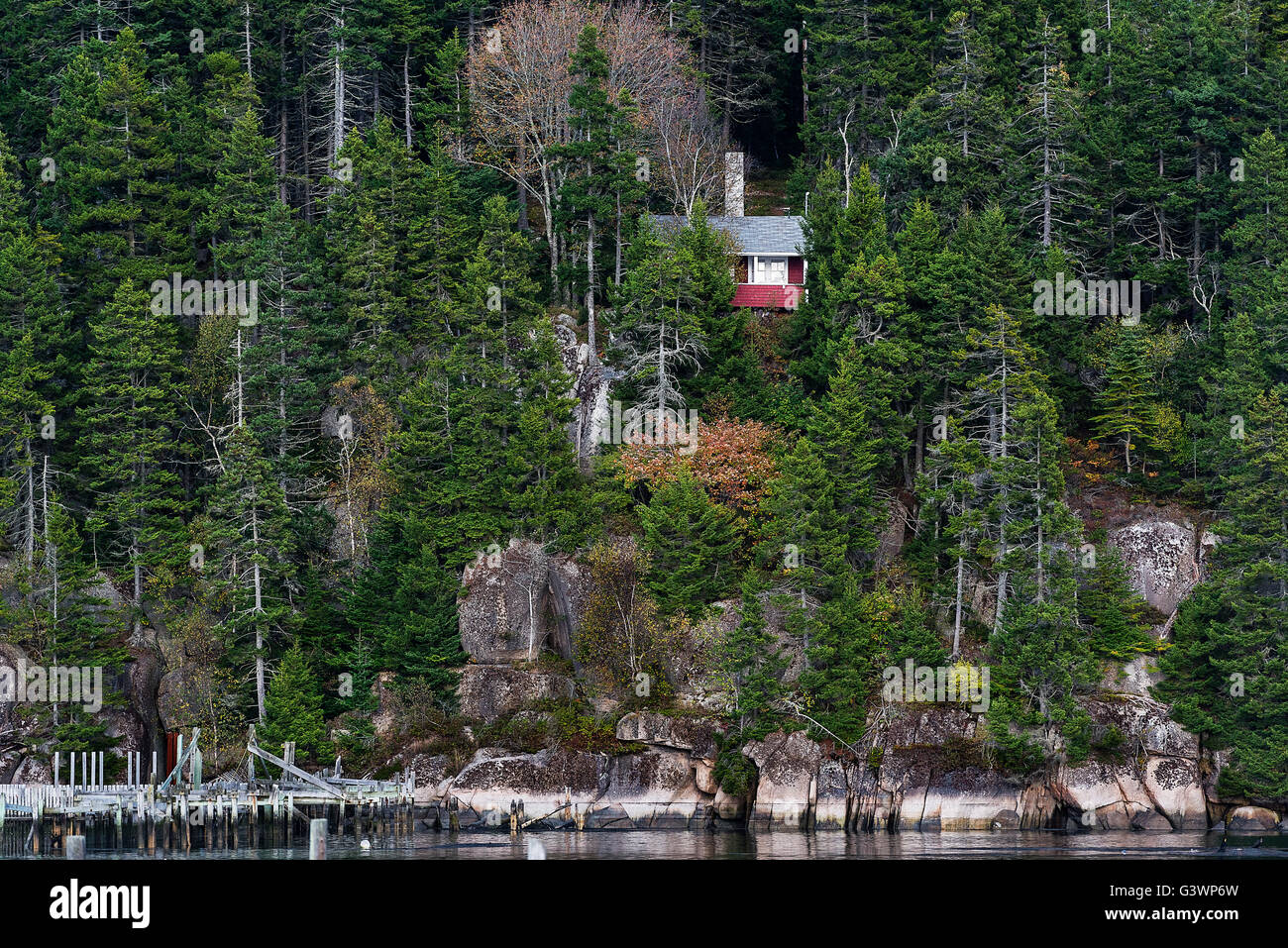 Maine cabin island hi-res stock photography and images - Alamy