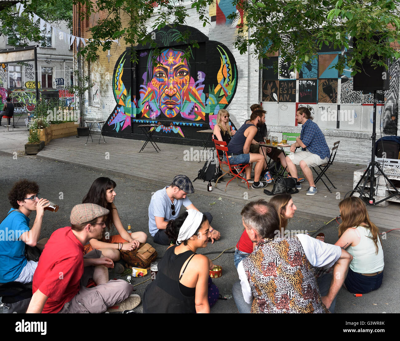 Graffiti in bohemian friedrichshain kreuzberg berlin raw temple hi-res ...