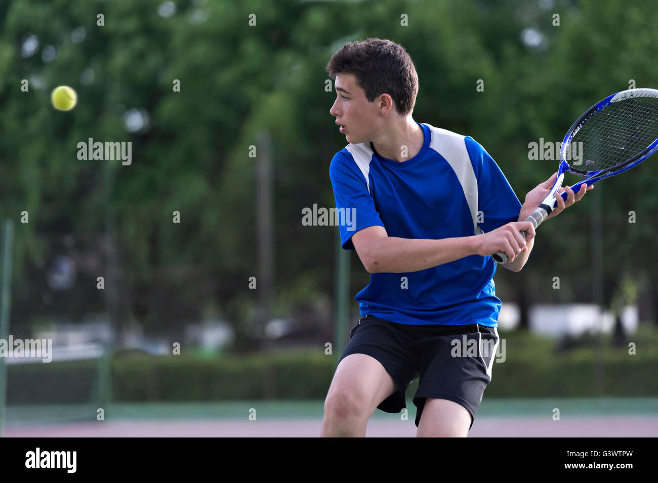 Young man playing tennis Stock Photo - Alamy