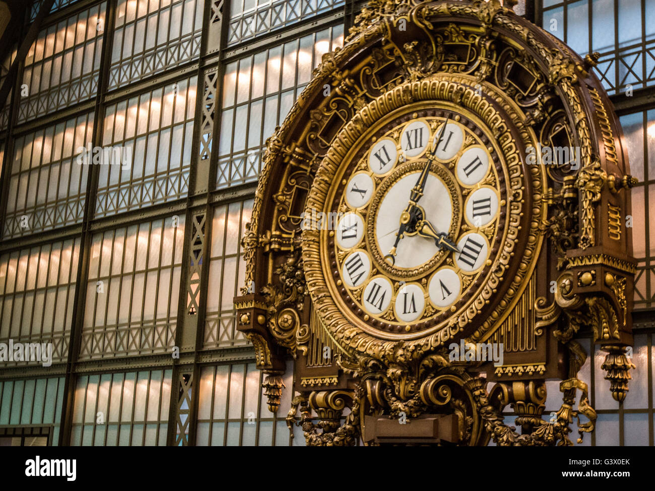 Paris museum clock hi-res stock photography and images - Alamy