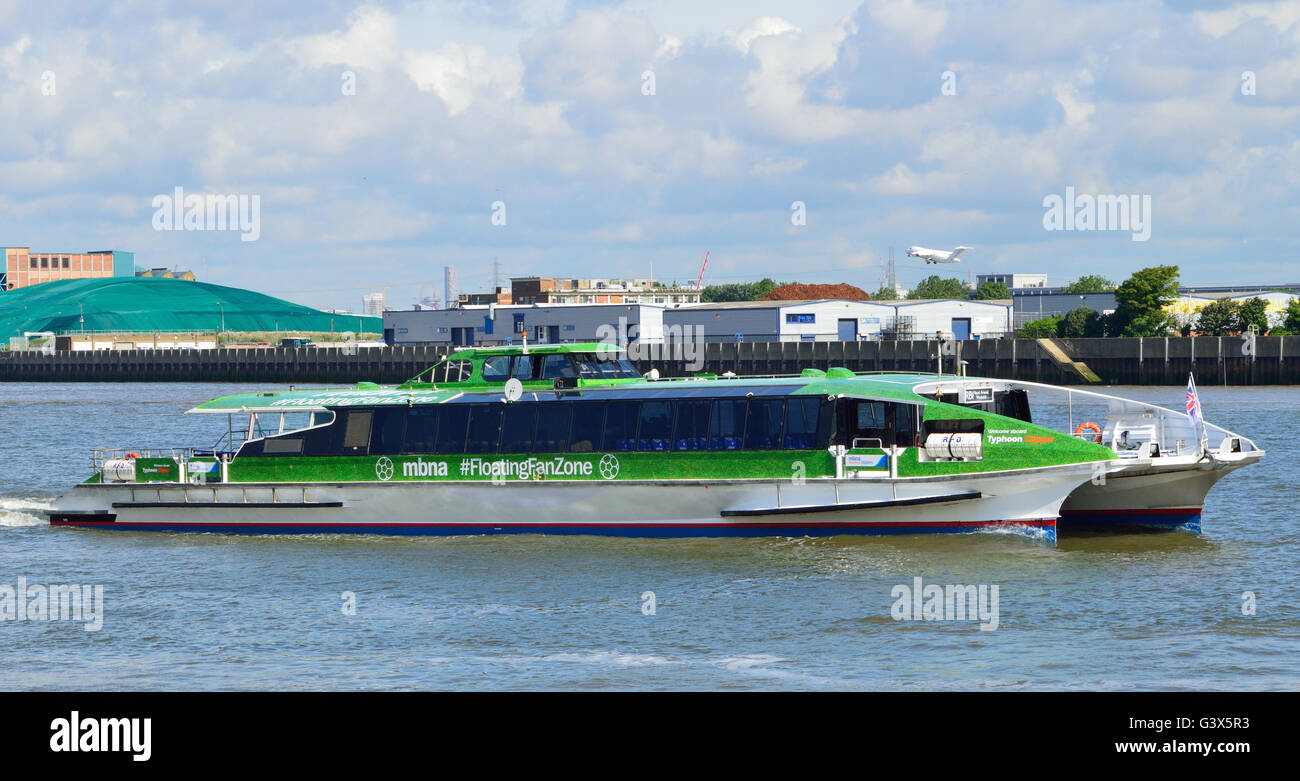 Bus river hi-res stock photography and images - Alamy