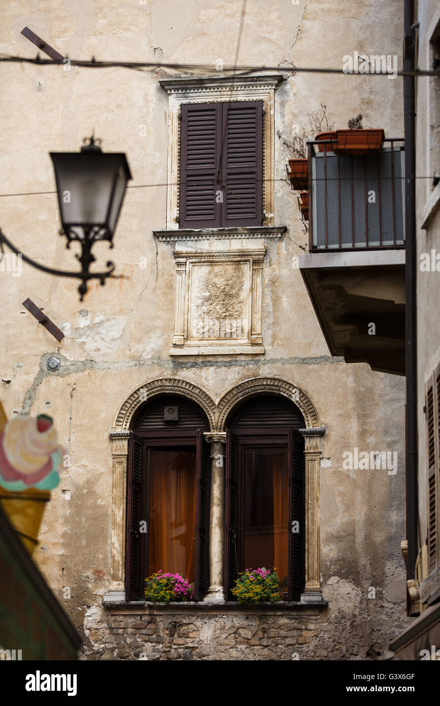 Traditional facade of the italian house in the old town Stock Photo - Alamy