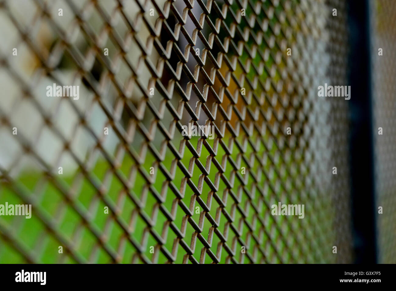 Steel mesh background hi-res stock photography and images - Alamy