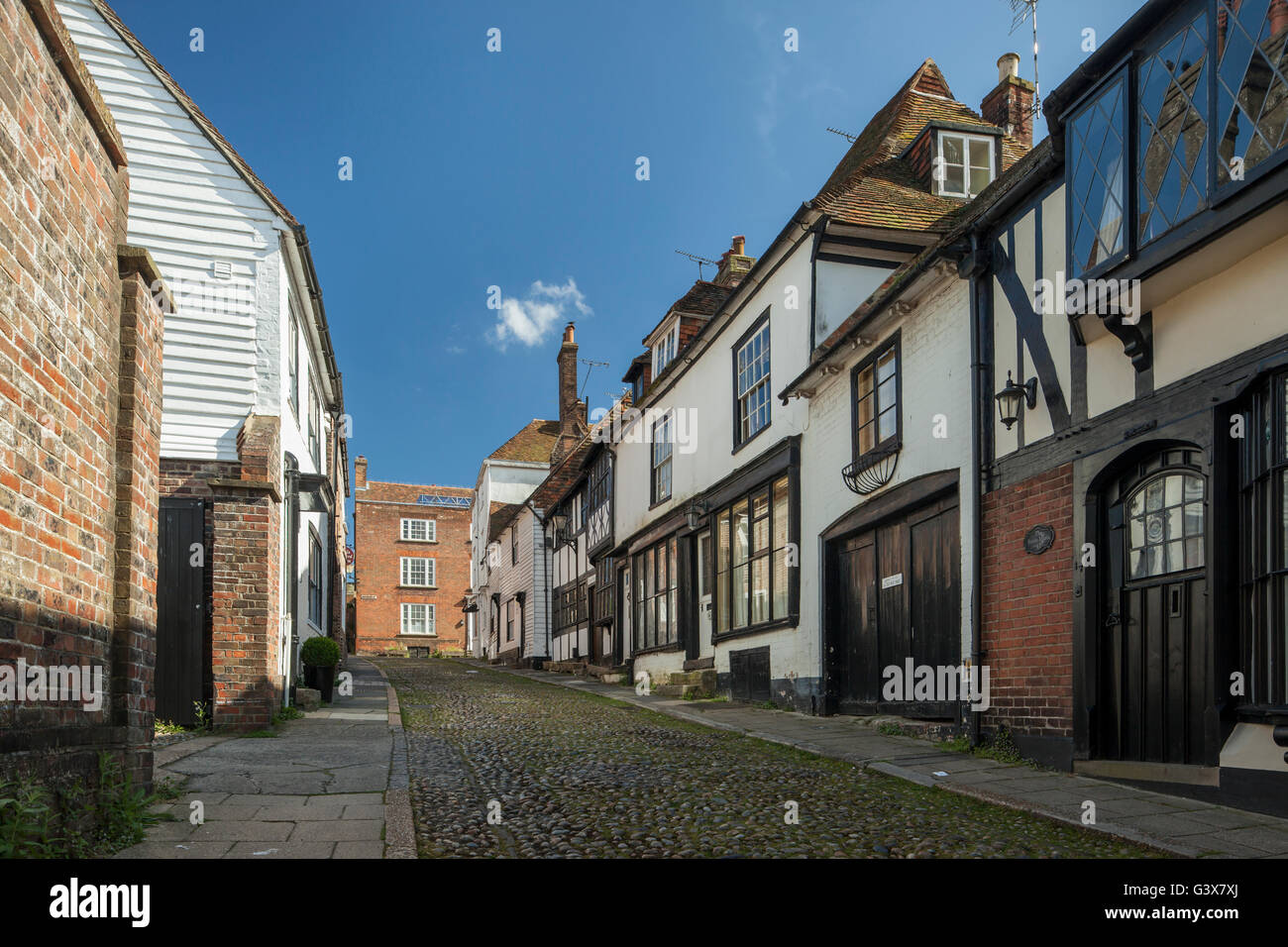 Spring afternoon on Mermaid Street in Rye, East Sussex, England Stock ...