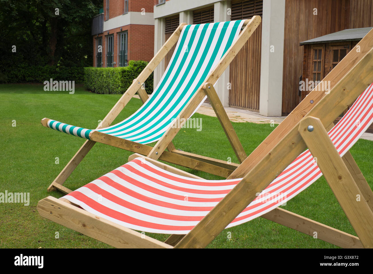 Deck chairs grass hi-res stock photography and images - Alamy
