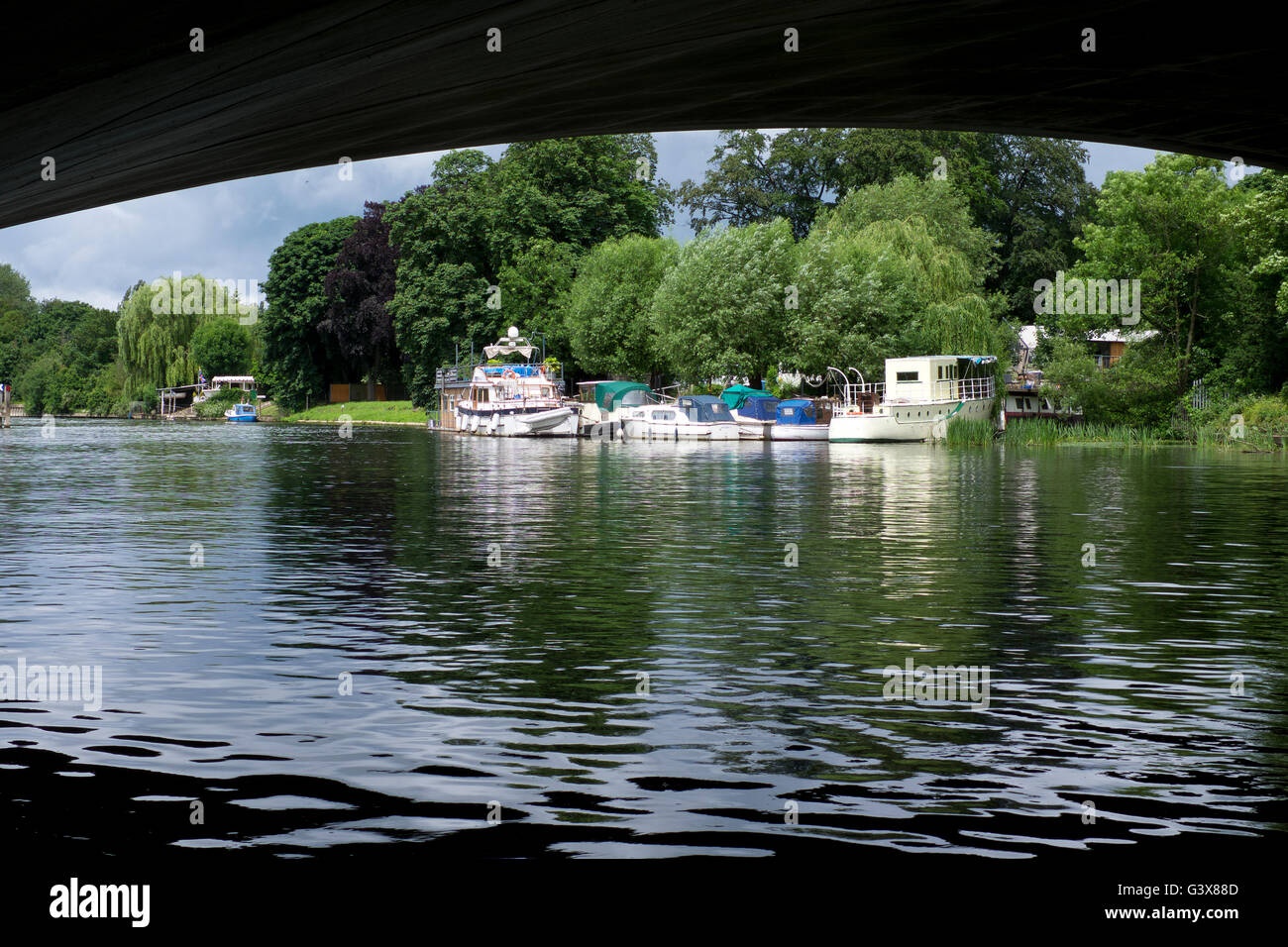 Runnymede thames hi-res stock photography and images - Alamy