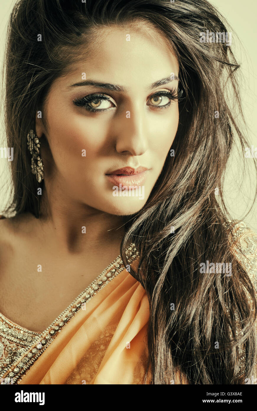 Portrait of a beautiful Indian woman Stock Photo - Alamy
