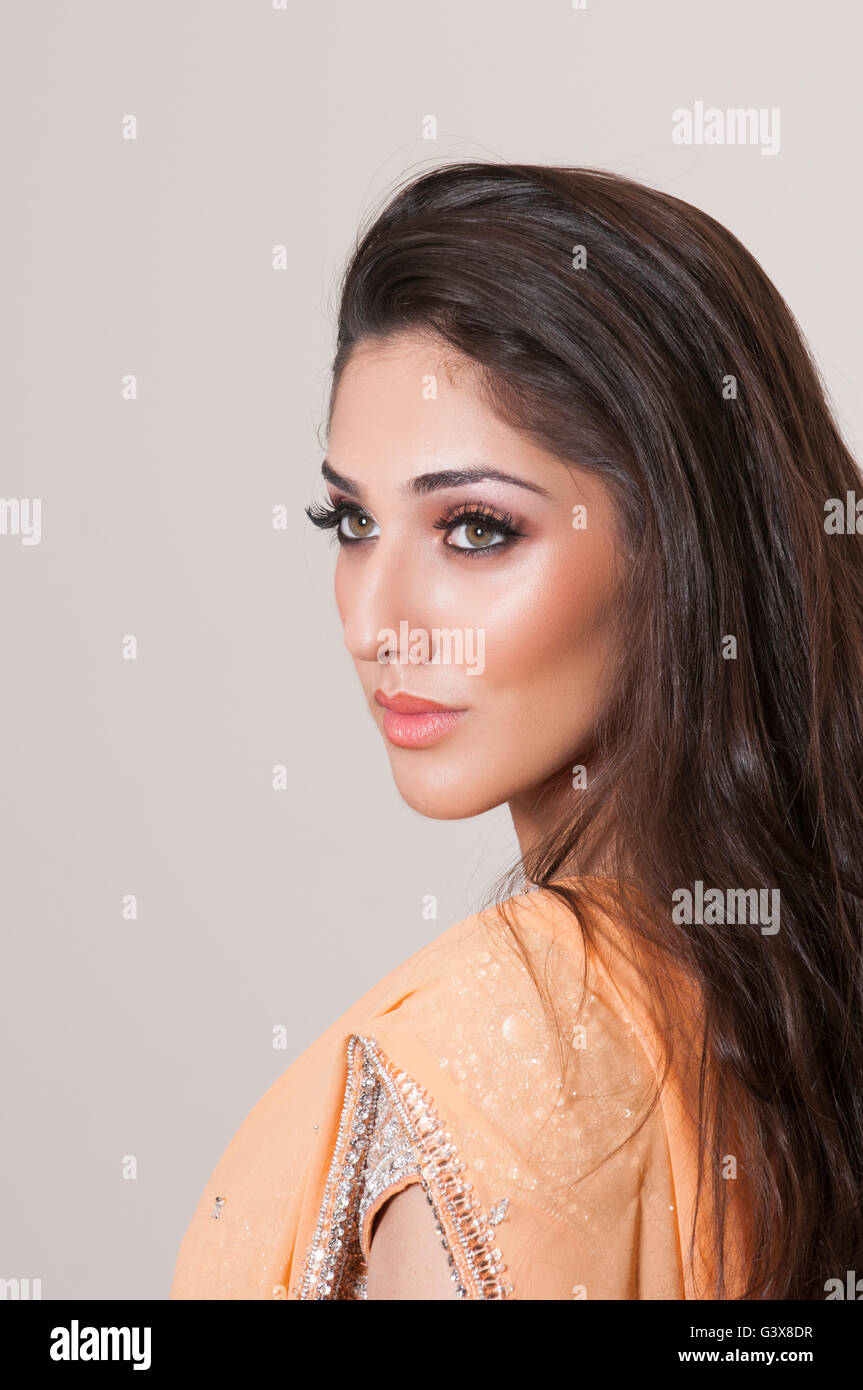 Portrait of a beautiful Indian woman Stock Photo - Alamy