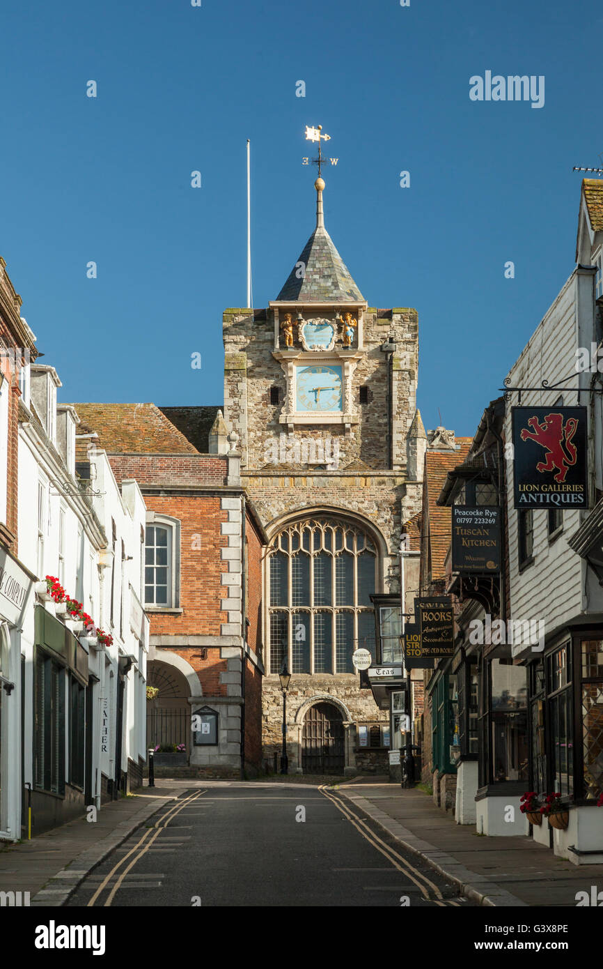 Spring afternoon on Mermaid Street in Rye, East Sussex, England Stock ...