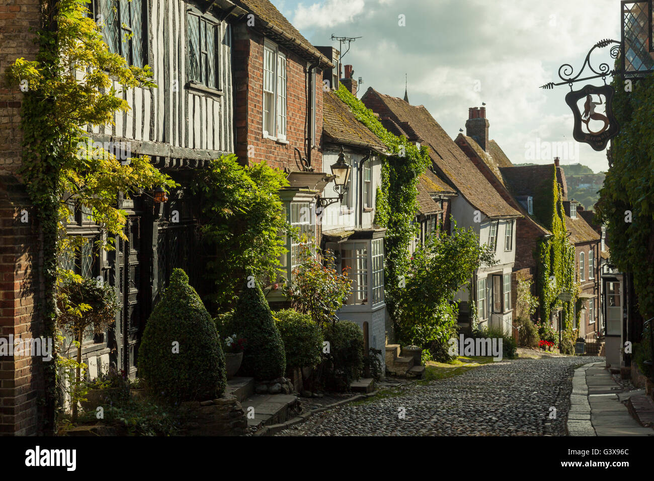 Spring afternoon on Mermaid Street in Rye, East Sussex, England Stock ...
