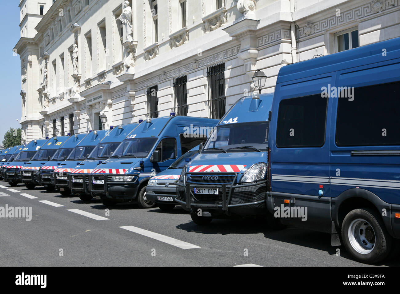 Paris Gendarmerie High Resolution Stock Photography and Images - Alamy