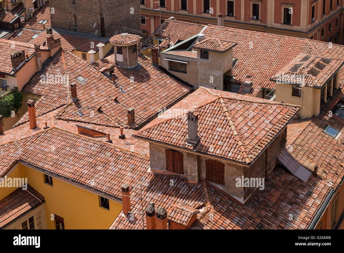 Red tiled rooftops hi-res stock photography and images - Alamy