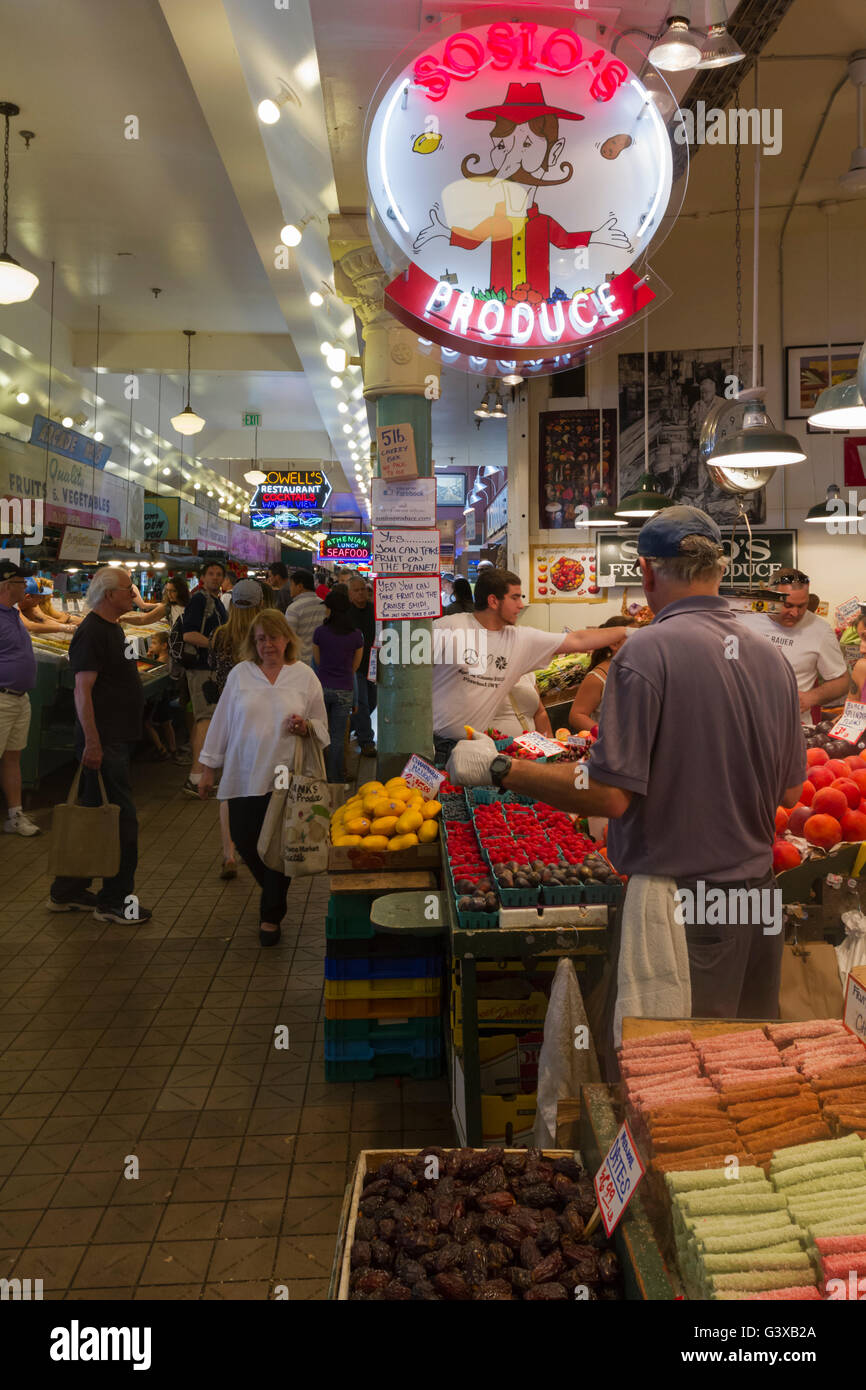Seattle farmers market town city hi-res stock photography and images ...