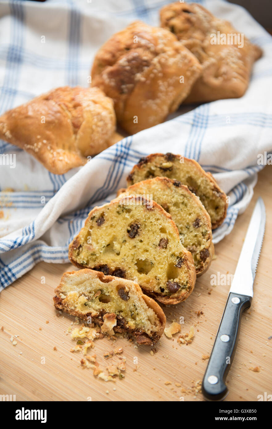 Traditional Cypriot easter cheese pastries, flaounes and knife Stock ...