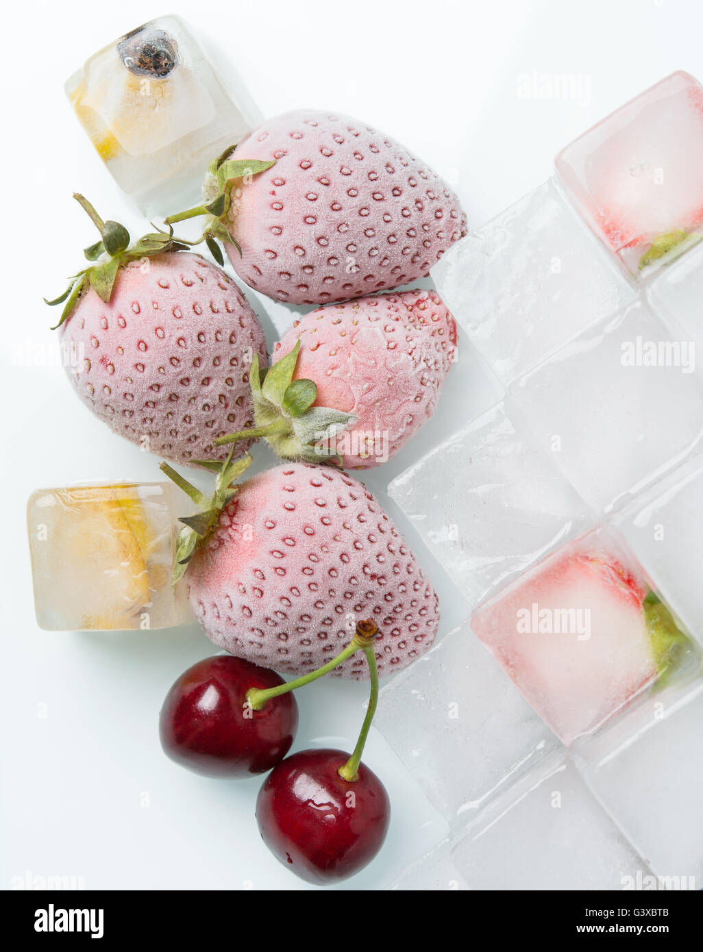 Frozen fruit strawberries hi-res stock photography and images - Alamy