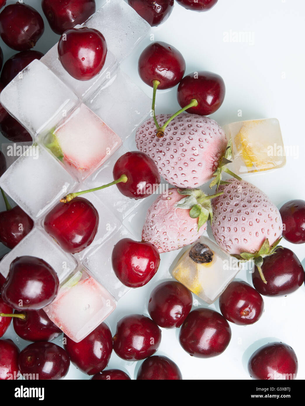 Frozen fruit strawberries hi-res stock photography and images - Alamy