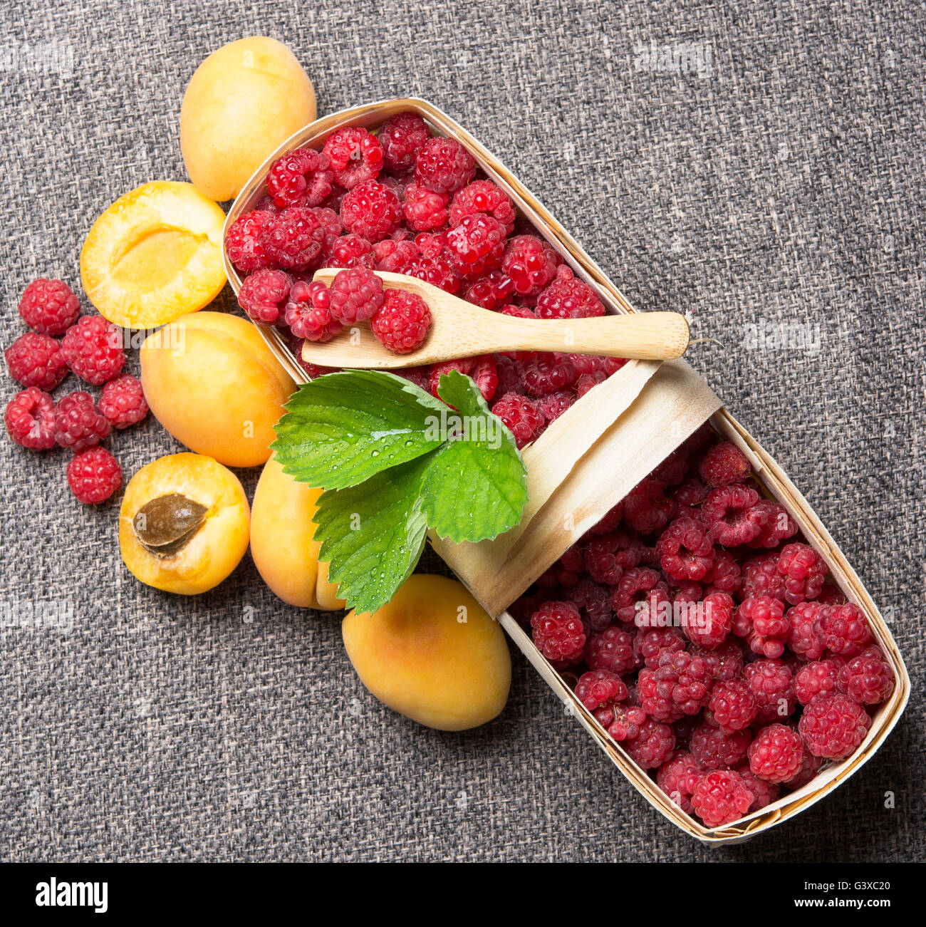 Ripe apricots fruits harvest hi-res stock photography and images - Alamy