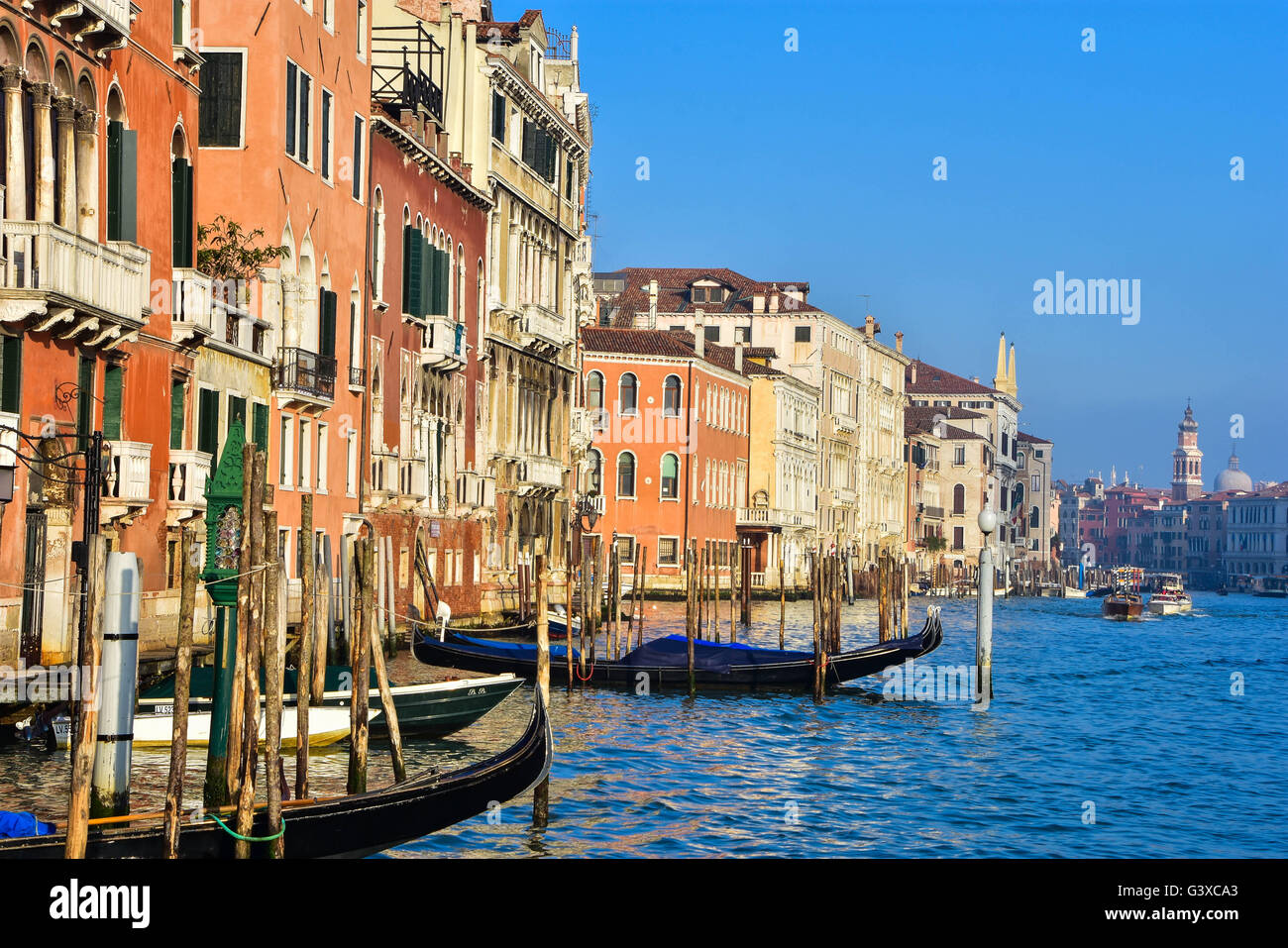 Beautiful buildings along the grand canal hi-res stock photography and ...