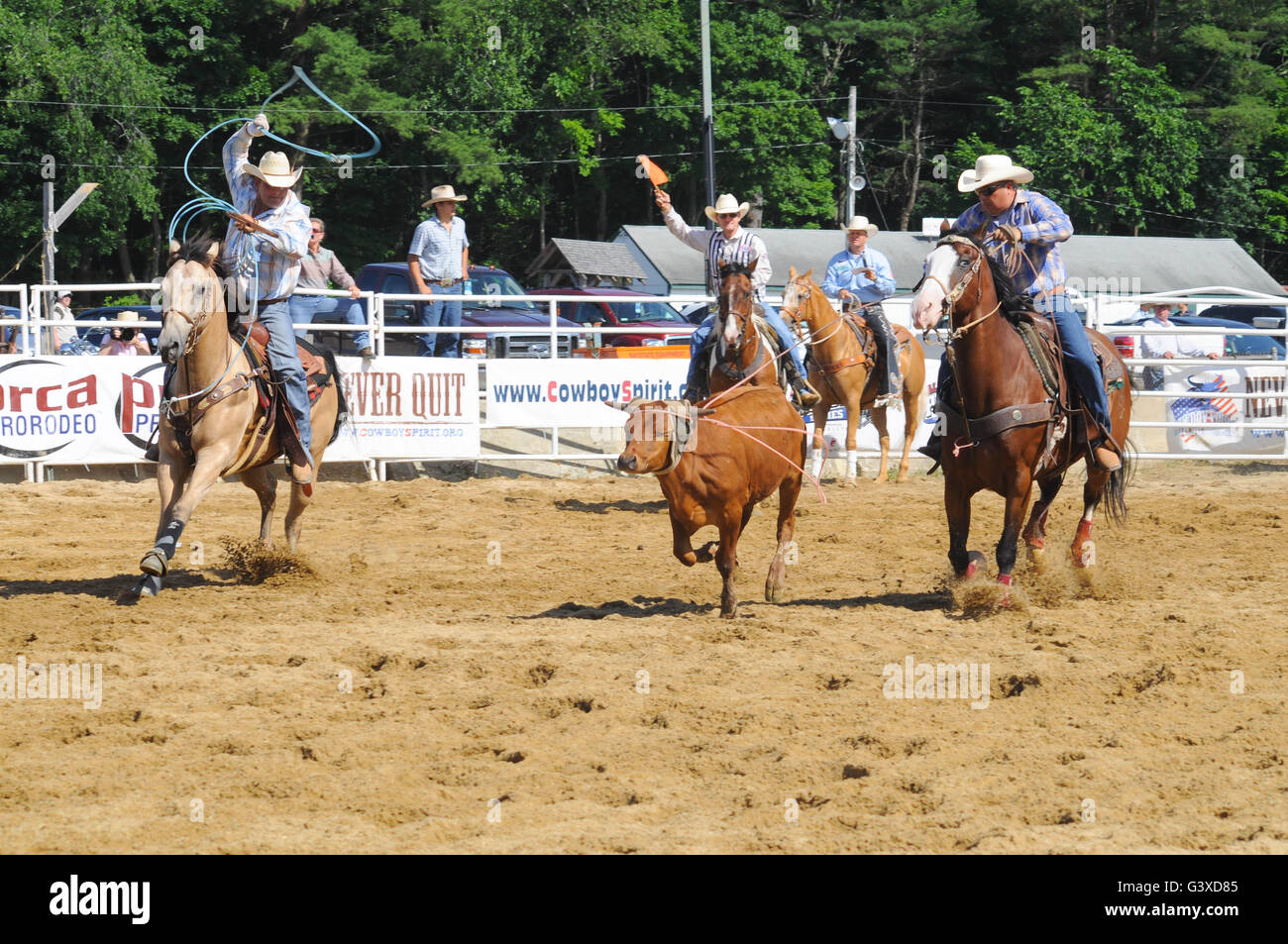 Two cowboys riding horses hi-res stock photography and images - Alamy