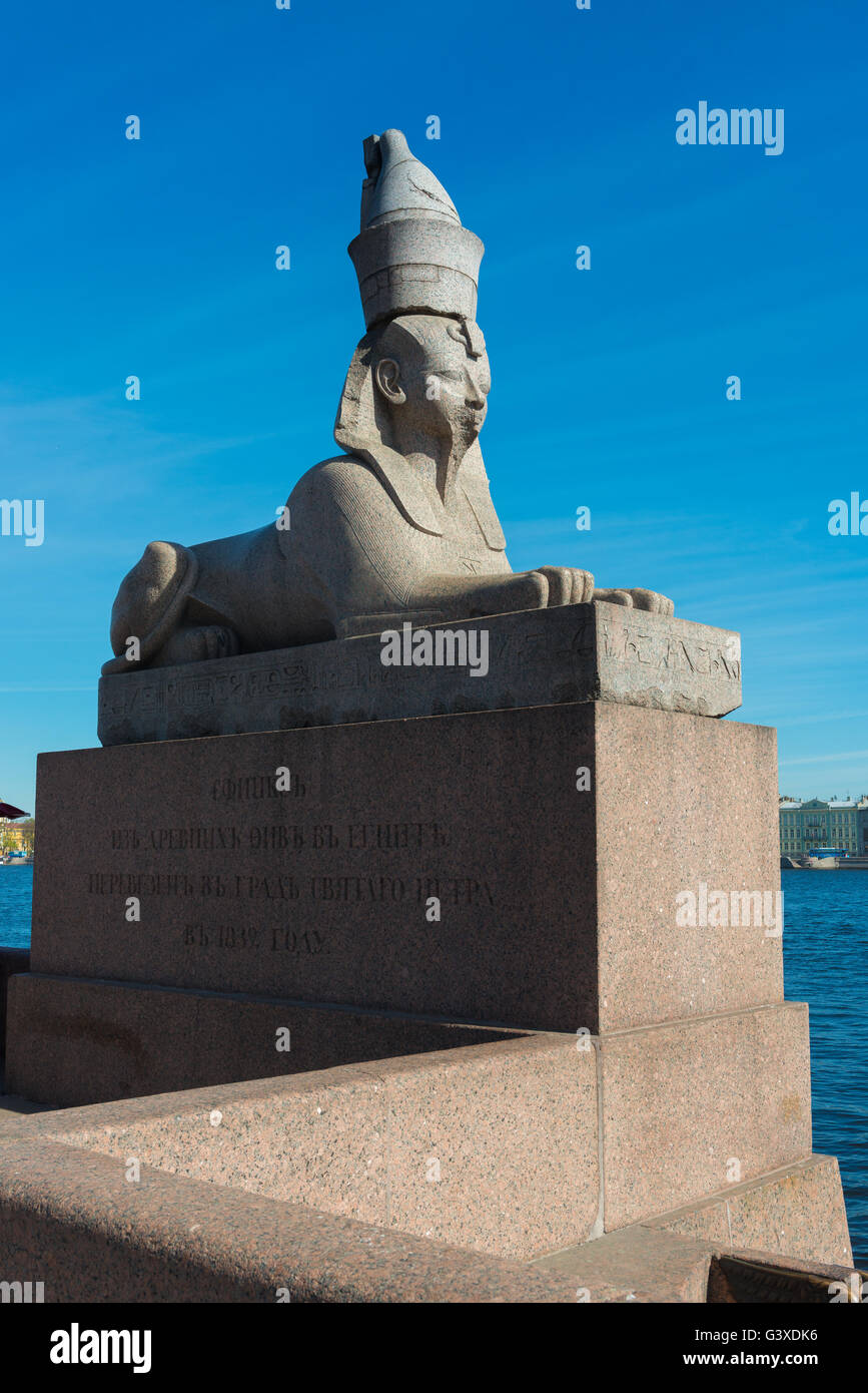 Egyptian sphinx statue hi-res stock photography and images - Alamy