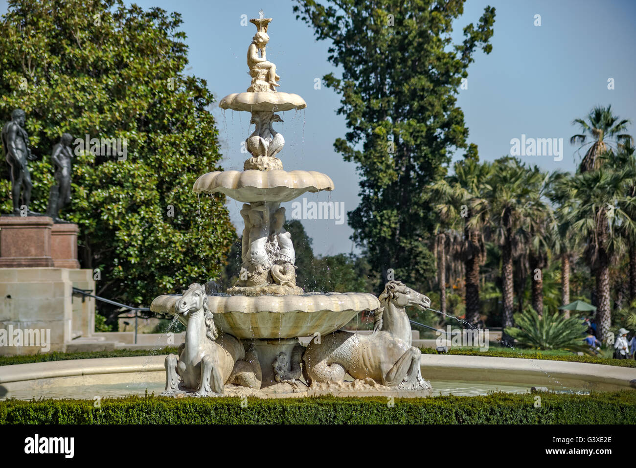 Fountain at the Huntington library and Botanical Gardens Stock Photo ...