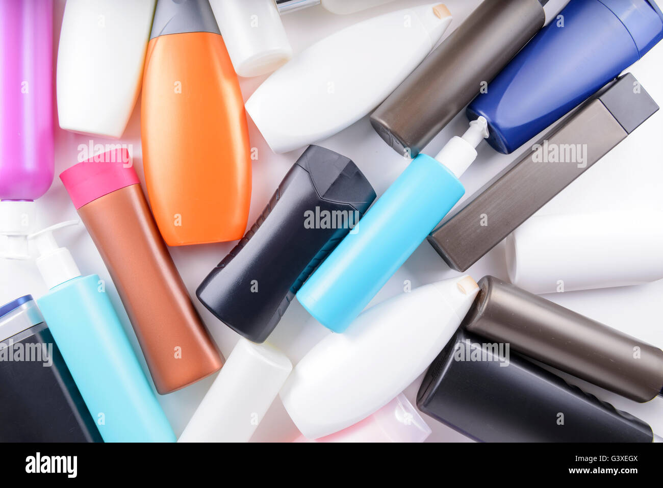 Lots of plastic bottles of shampoo Stock Photo - Alamy