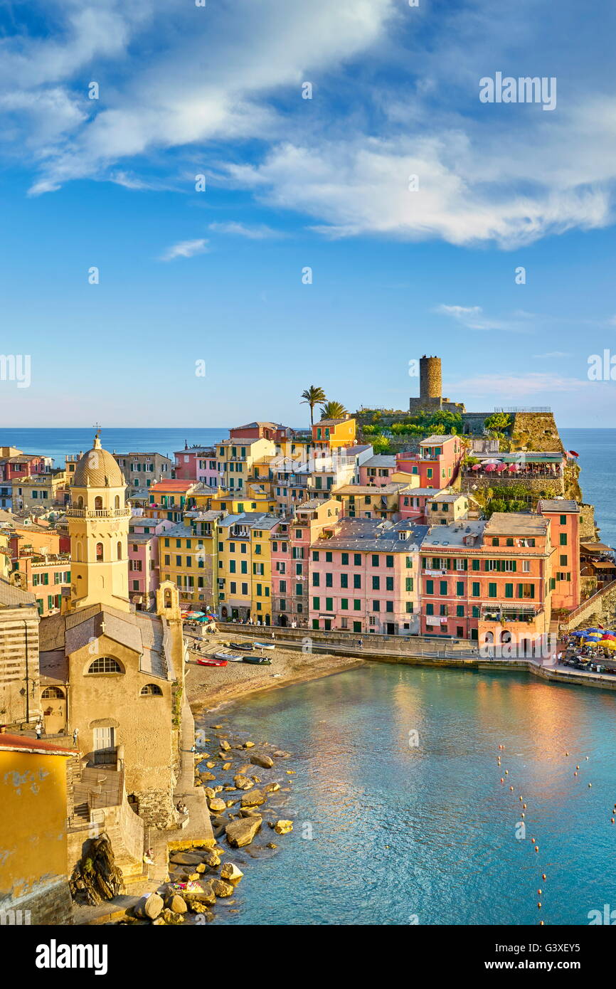 Cinque terre italy houses hi-res stock photography and images - Alamy