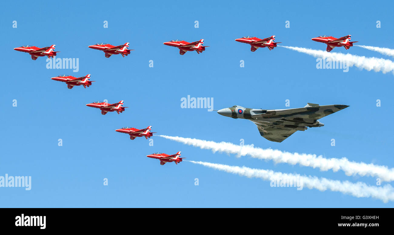 Red Arrows With Vulcan High Resolution Stock Photography and Images - Alamy