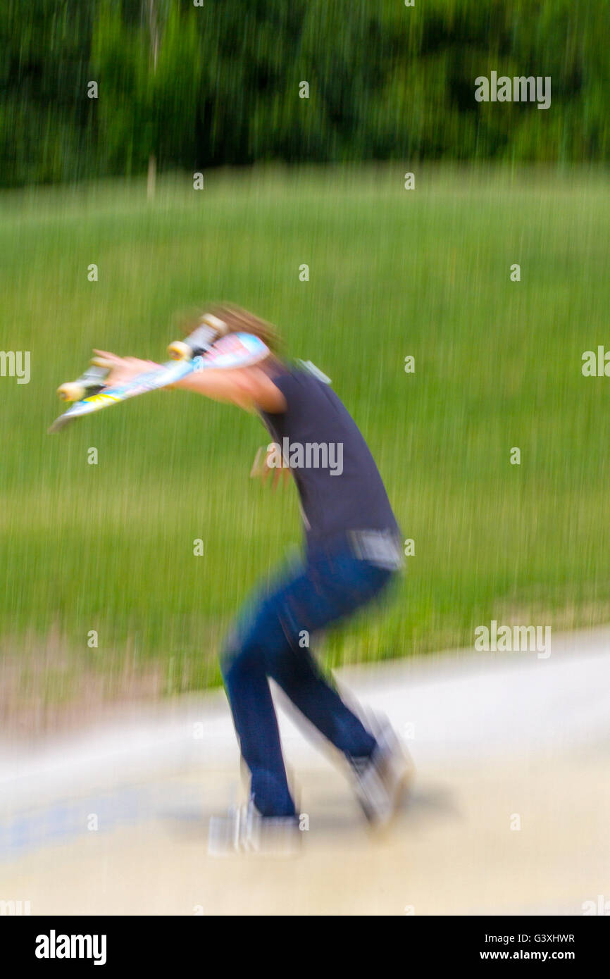 Skateboarders leaps, lunges, skateboard action, jumps, jumping stride ...