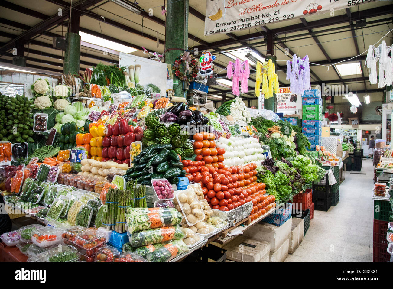 Mexican food market Stock Photo - Alamy