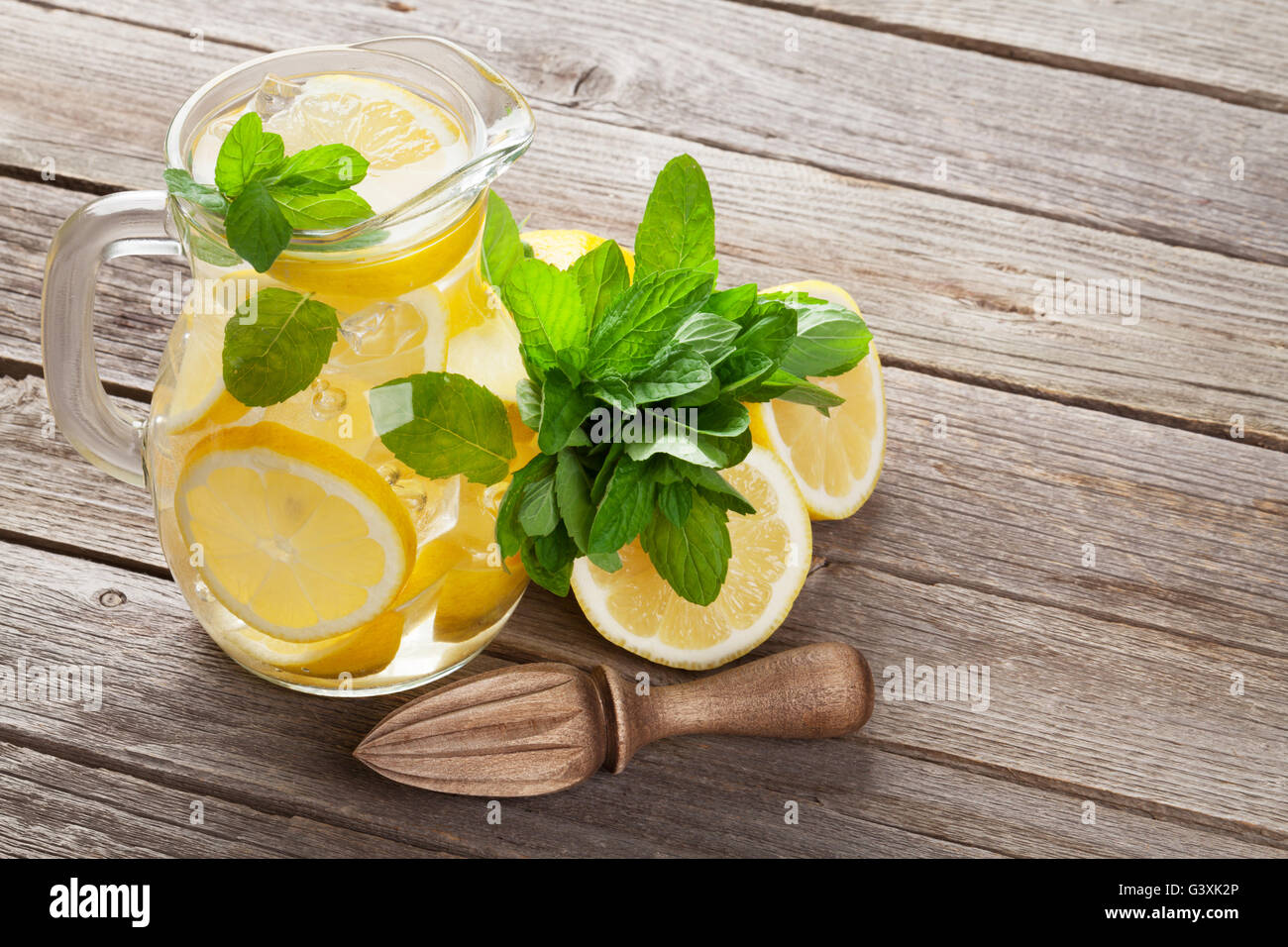 Lemonade pitcher hi-res stock photography and images - Alamy