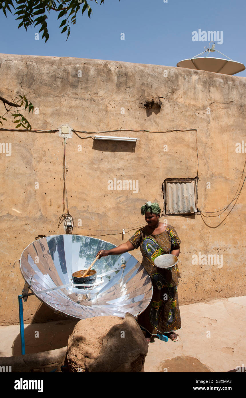 Solar cooker africa hi-res stock photography and images - Alamy