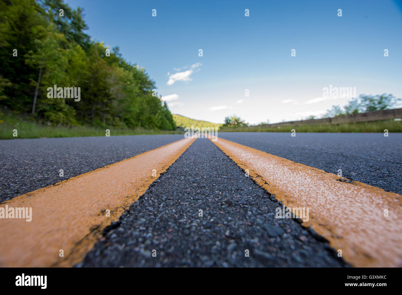 Yellow strip on road hi-res stock photography and images - Alamy