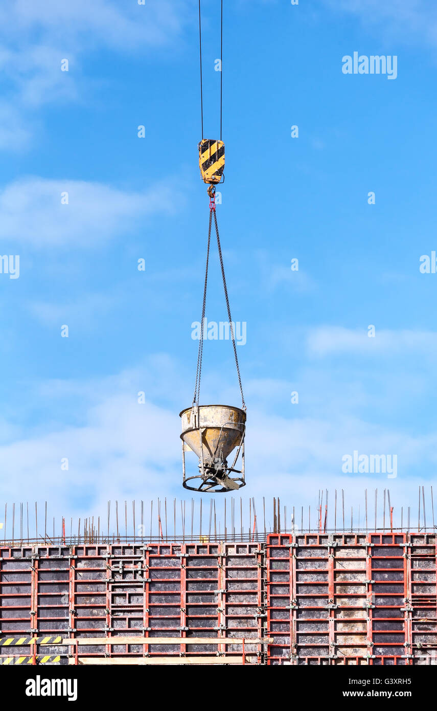 Crane lifting cement container construction hi-res stock photography ...