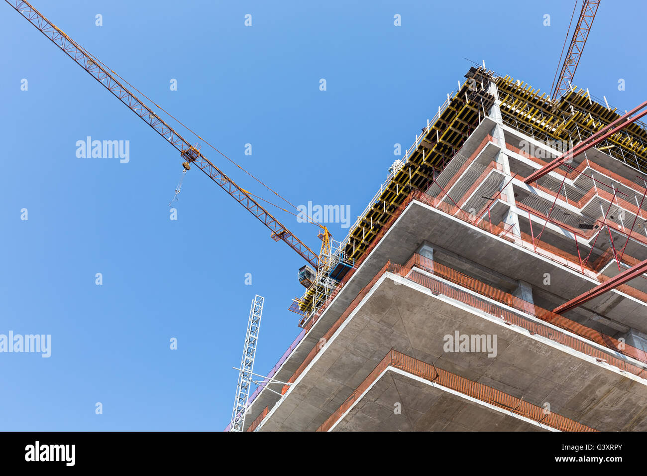 High-rise concrete building under construction. Looking up Stock Photo - Alamy