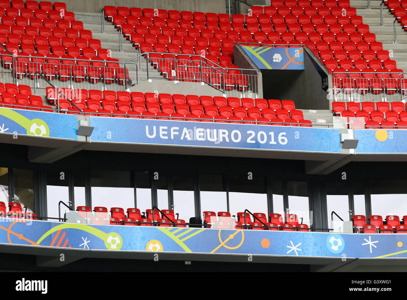Stade de france stadium roof hi-res stock photography and images - Alamy