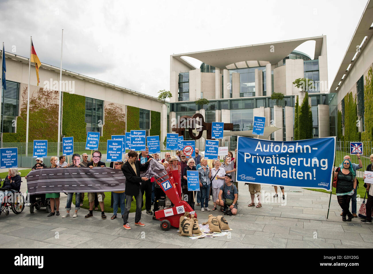 Stop privatization hi-res stock photography and images - Alamy