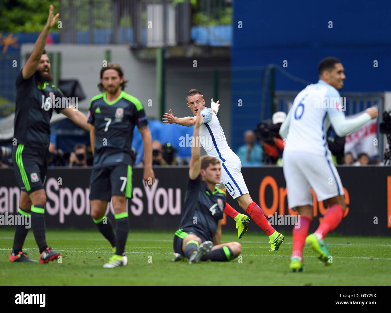 Jamie vardy 2016 goal hi-res stock photography and images - Alamy