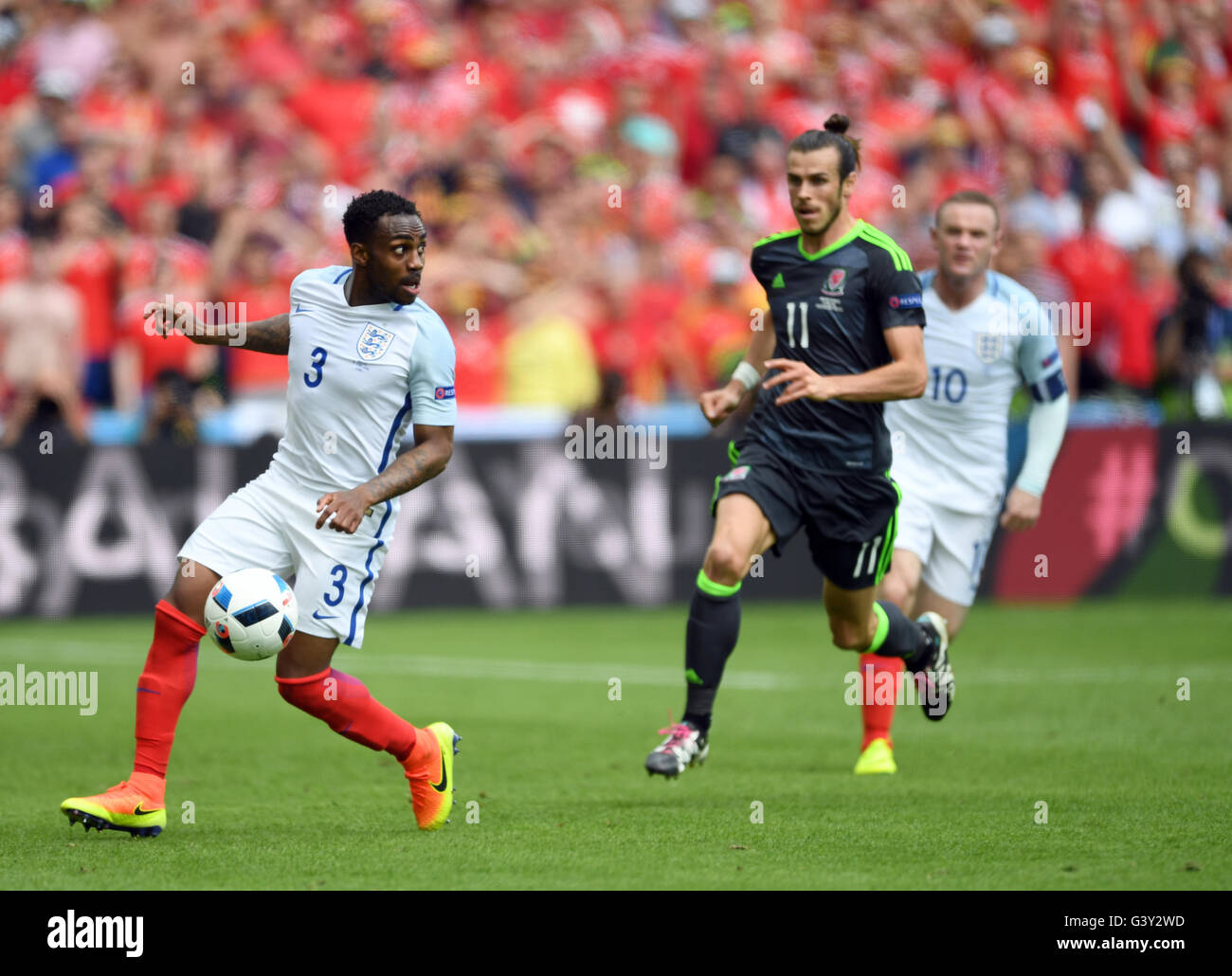 Lens, France. 16th June, 2016. Danny Rose (L) and Wayne Rooney (R) of ...