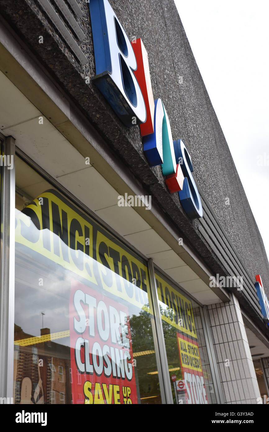 Bhs closing down hi-res stock photography and images - Alamy