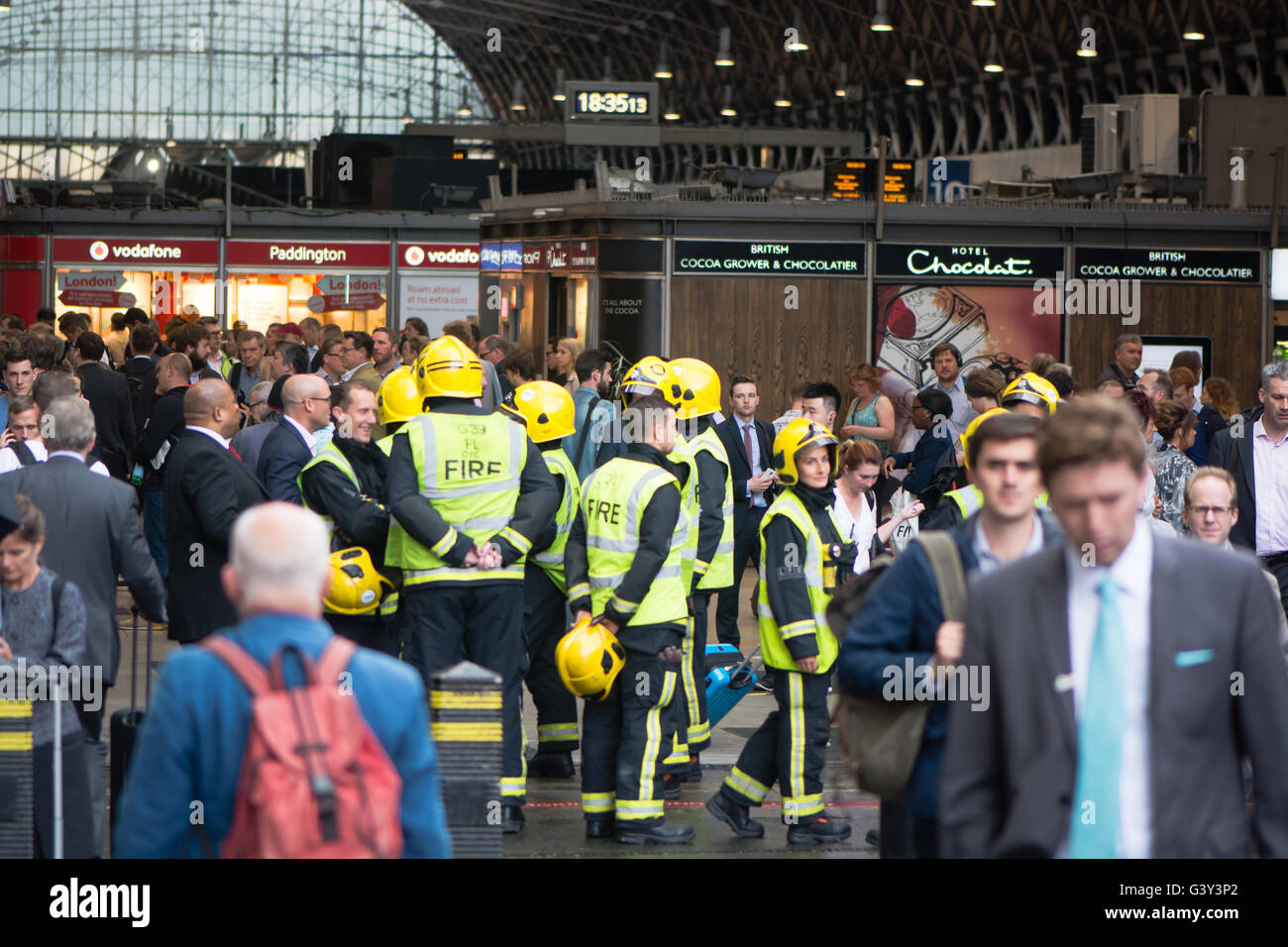 London fire station hi-res stock photography and images - Alamy