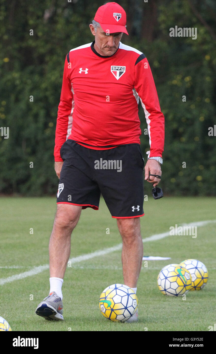 Sao Paulo, Brazil. 16th June, 2016. TRAINING SPFC - The Technical ...