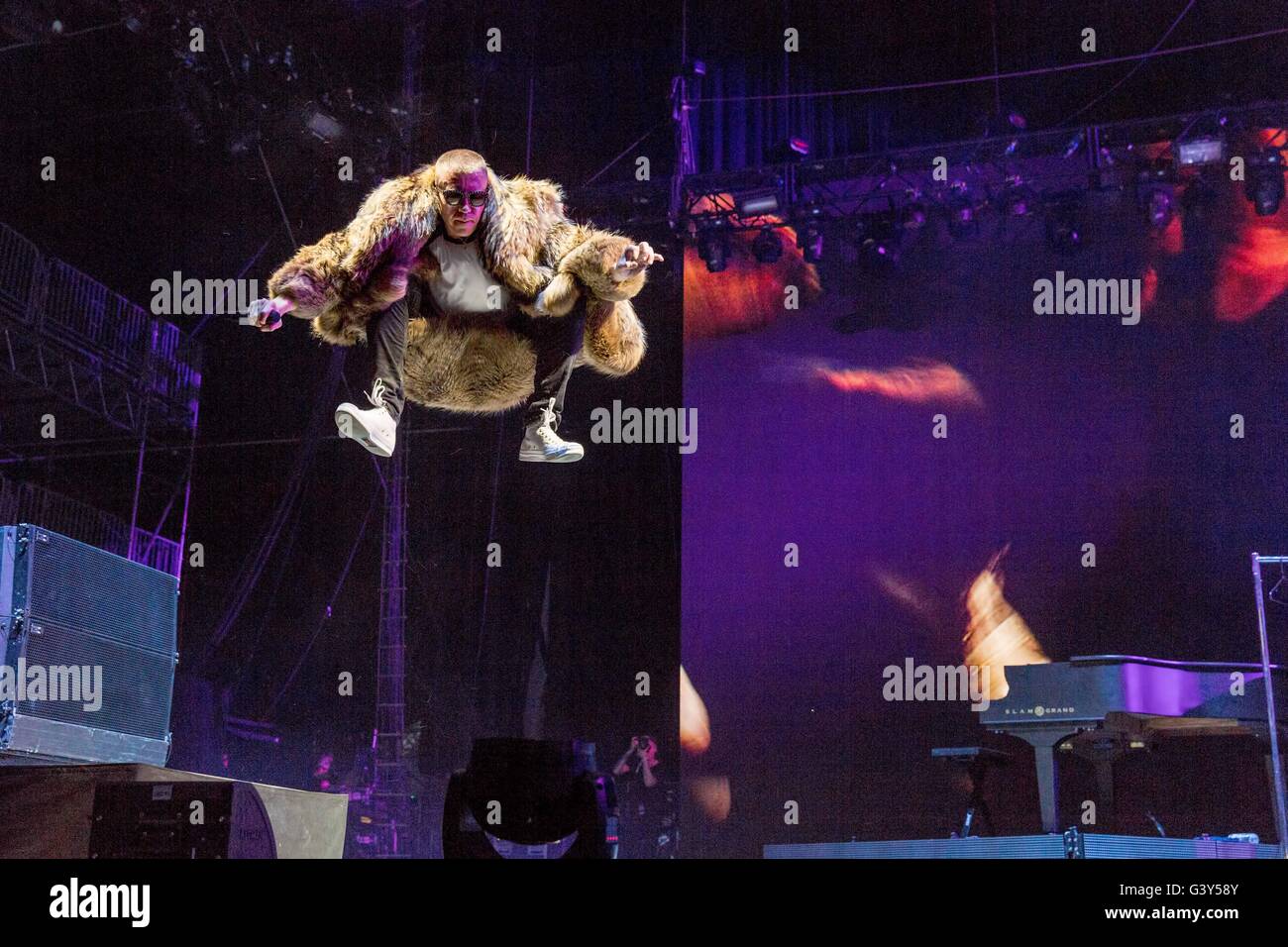 Manchester, Tennessee, USA. 11th June, 2016. Rapper MACKLEMORE (aka BEN ...